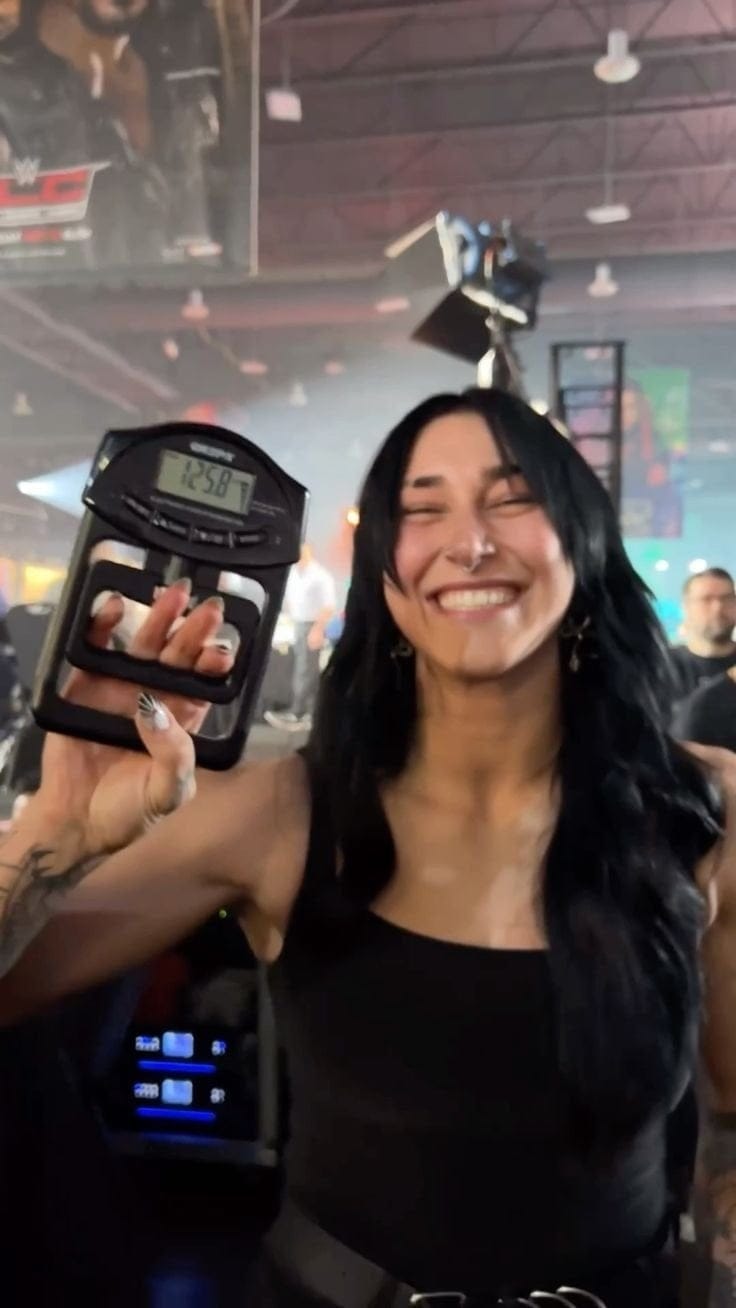 Trò chuyện với Rhea Ripley - Rhea Ripley